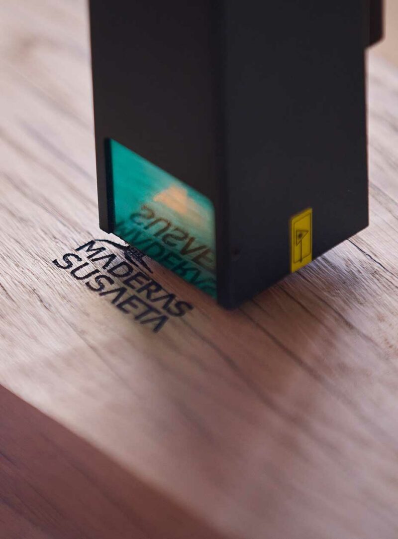 Impresión Láser en Madera - Personalización y Detalle